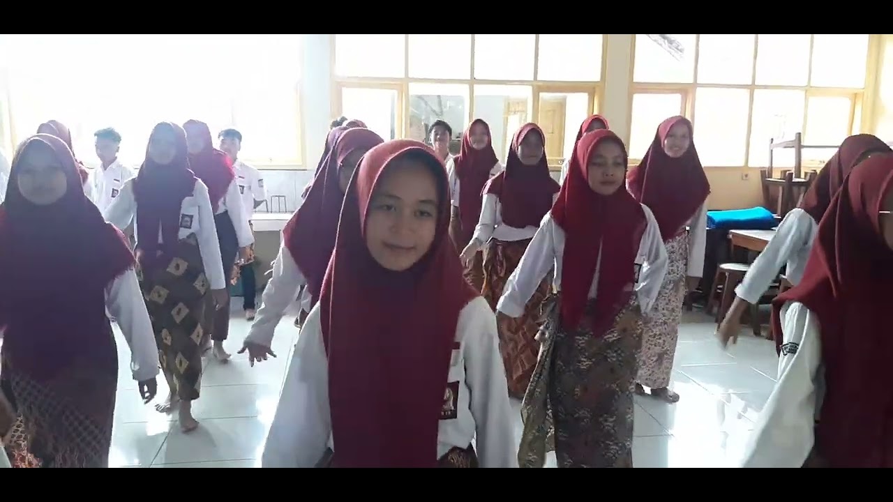 XII MIA 1 SMAN 1 Lebakwangi 2022/2023 (Kawih Sunda "Karatagan Pahlawan ...