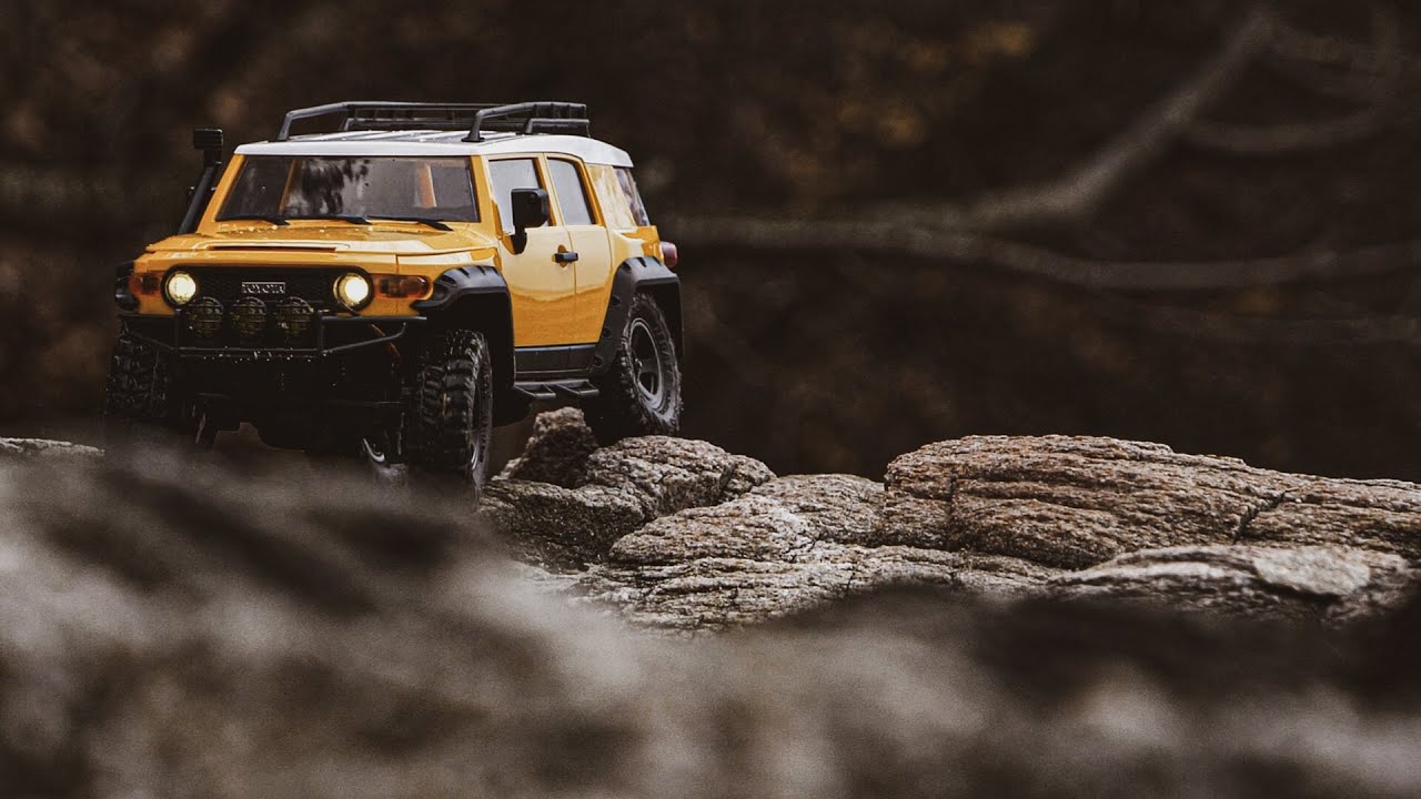 fms toyota 1/18 Scale FJ Cruiser Rock Crawling - YouTube