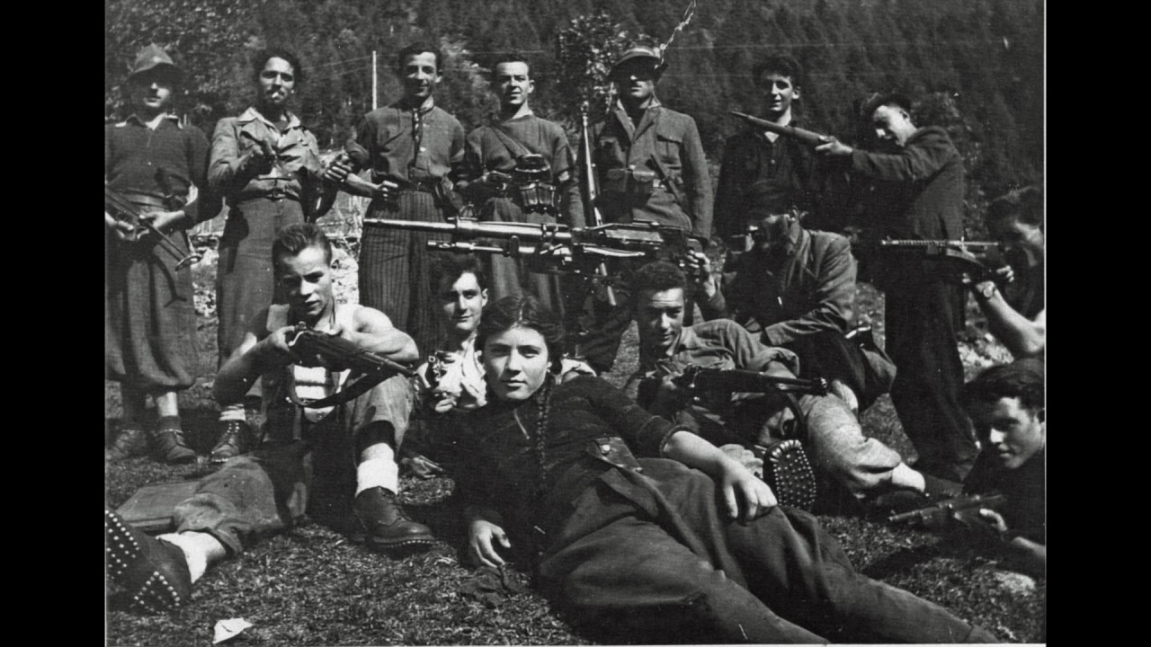 Gruppo Folk Italiano - Il bersagliere ha cento penne (Il partigiano ...