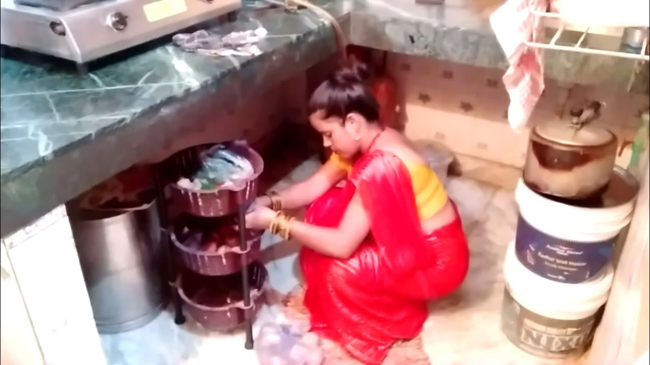 @RubyDixitofficial saree vlog🌺indian mom evening cleaning vlog।kitchen ...