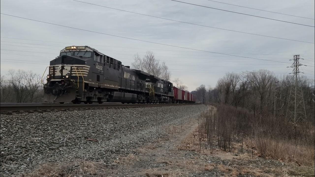 Candy Cane Herzog NS 94Z through Hummelstown, PA - YouTube