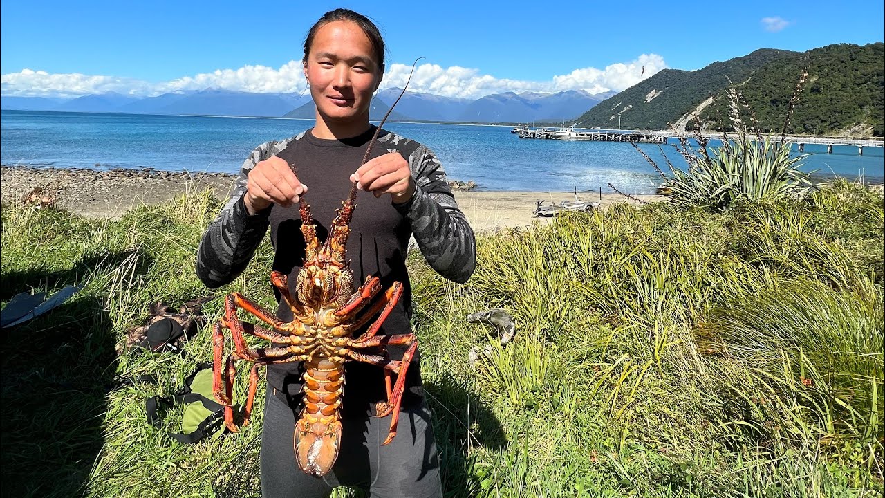Catching my biggest Crayfish | New Zealand | - YouTube