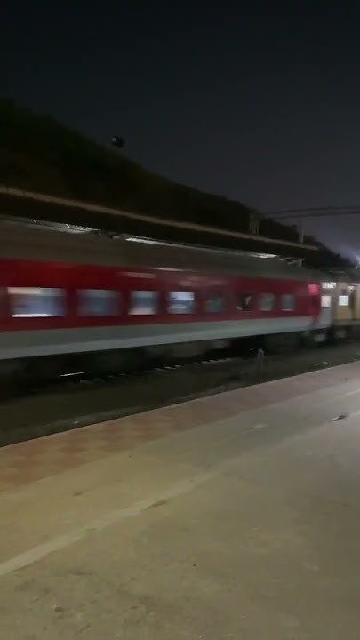 12664 Tiruchirapalli to Howrah SuperFast Express top speed 110 Kmph TPJ-HWH WAP7 Loco with LHB ...