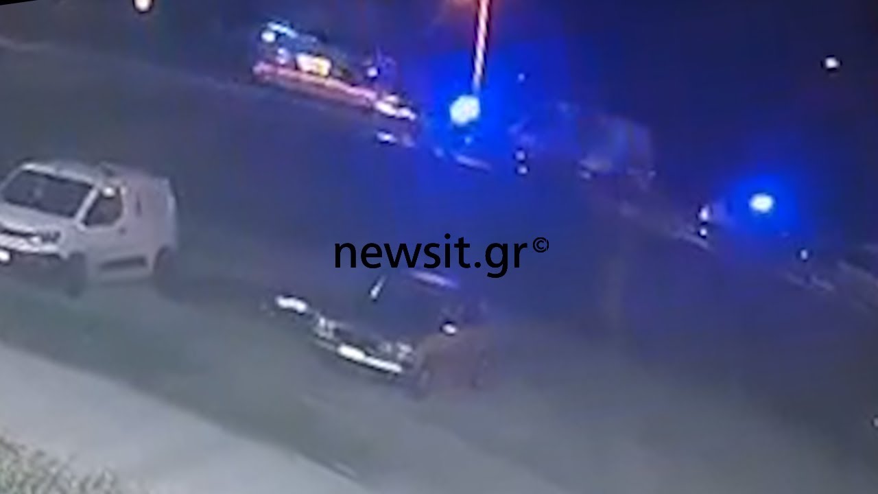 Τροχαίο στη Θεσσαλονίκη: Η στιγμή που φτάνουν τα ασθενοφόρα - YouTube