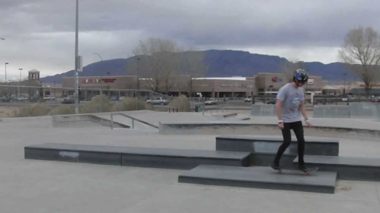 Melvin The Nerd skateboarding around the skatepark! - YouTube