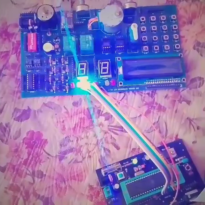 Leds blinking - Atmega32 - YouTube