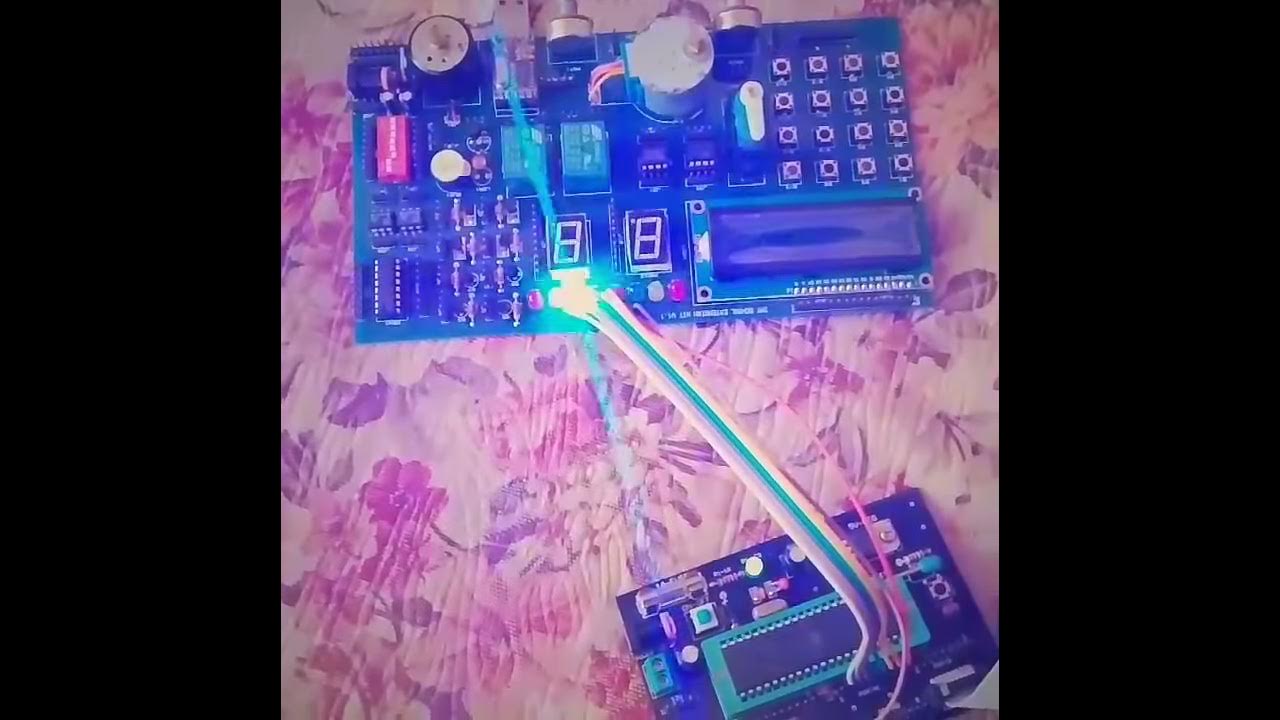 Leds blinking - Atmega32 - YouTube