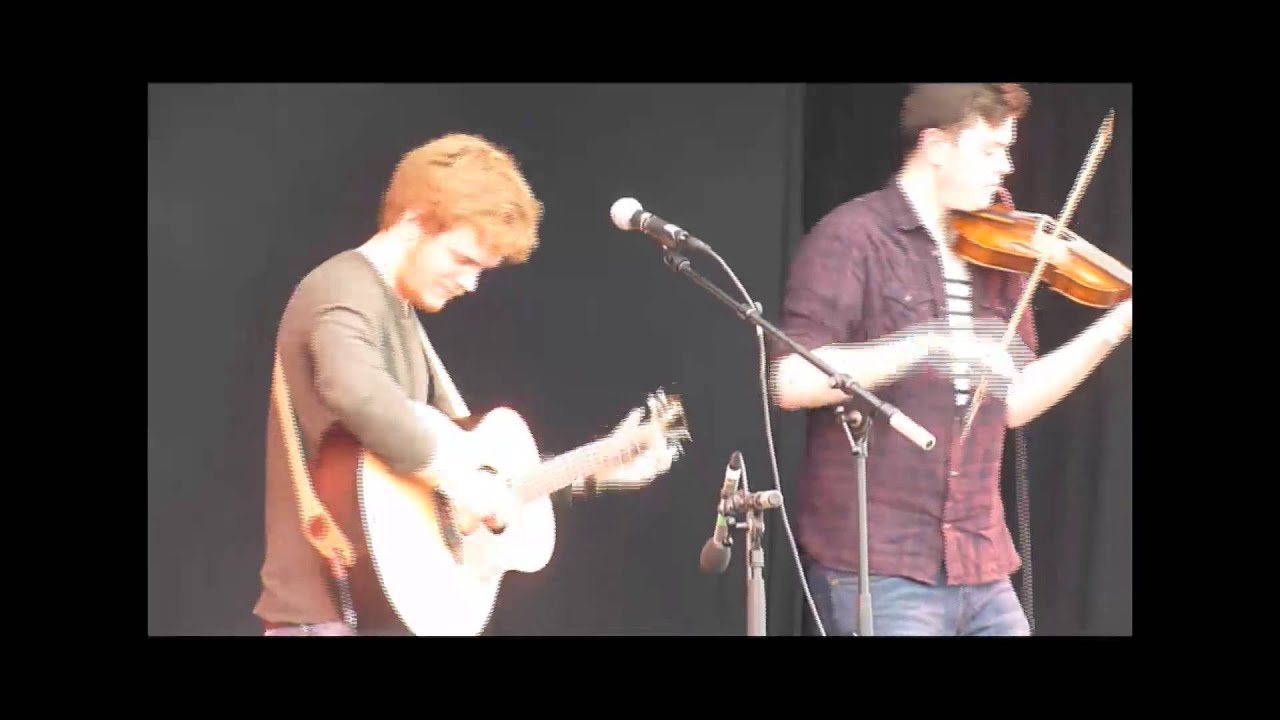 Gregg Russel and Ciaran Algar play Beverley Folk Festival 2014 - YouTube