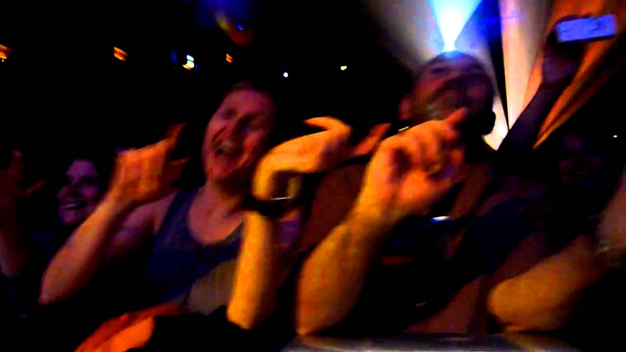 Squeeze crowd - Manchester Apollo - 27 Nov 2010 - YouTube