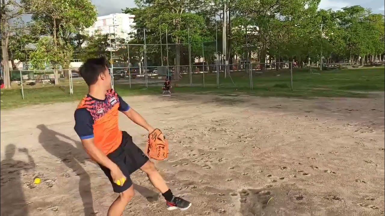 How to teach kids to catch a baseball correctly. - YouTube