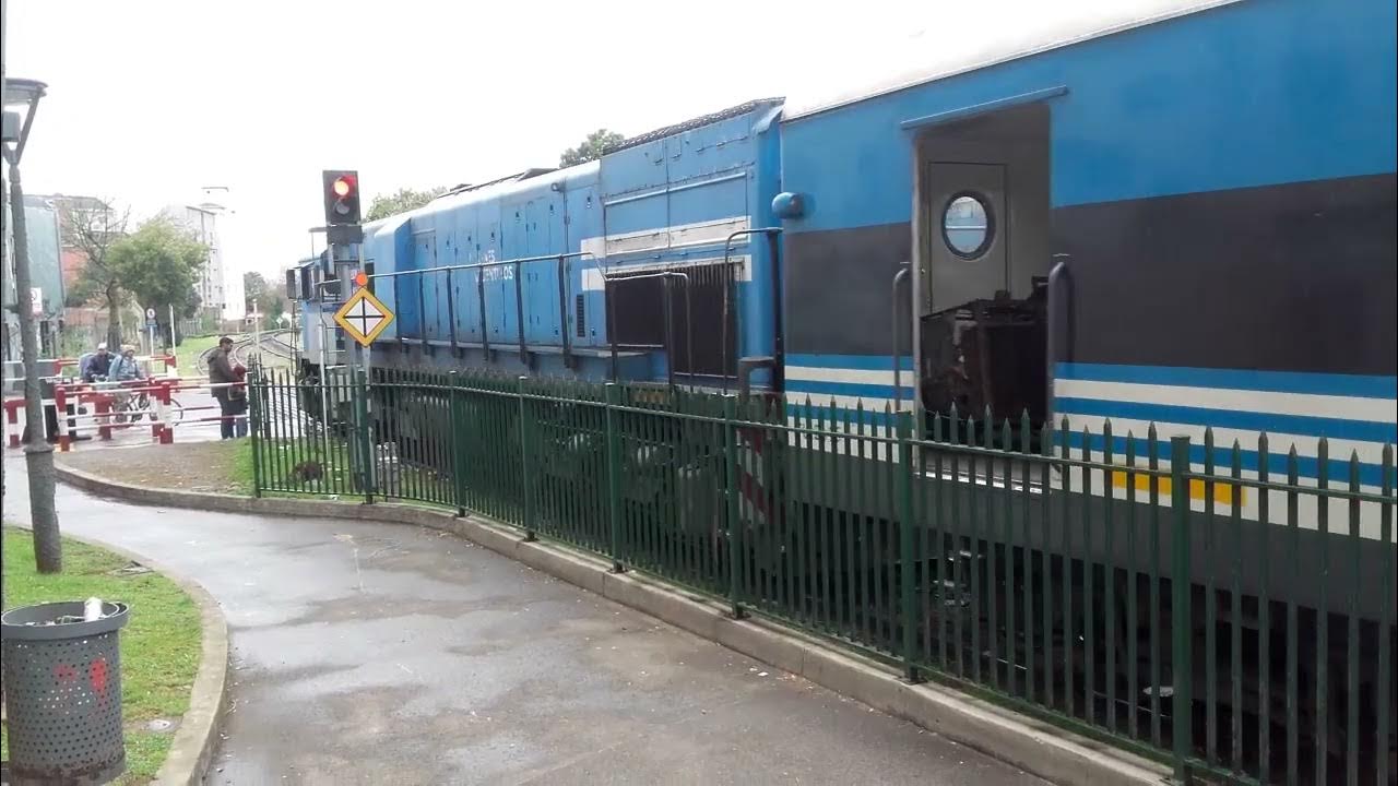 GM GT-22 CW-2 A910 con tren de pasajeros 4514 Haedo-Temperley de 11.40 saliendo de Haedo - YouTube