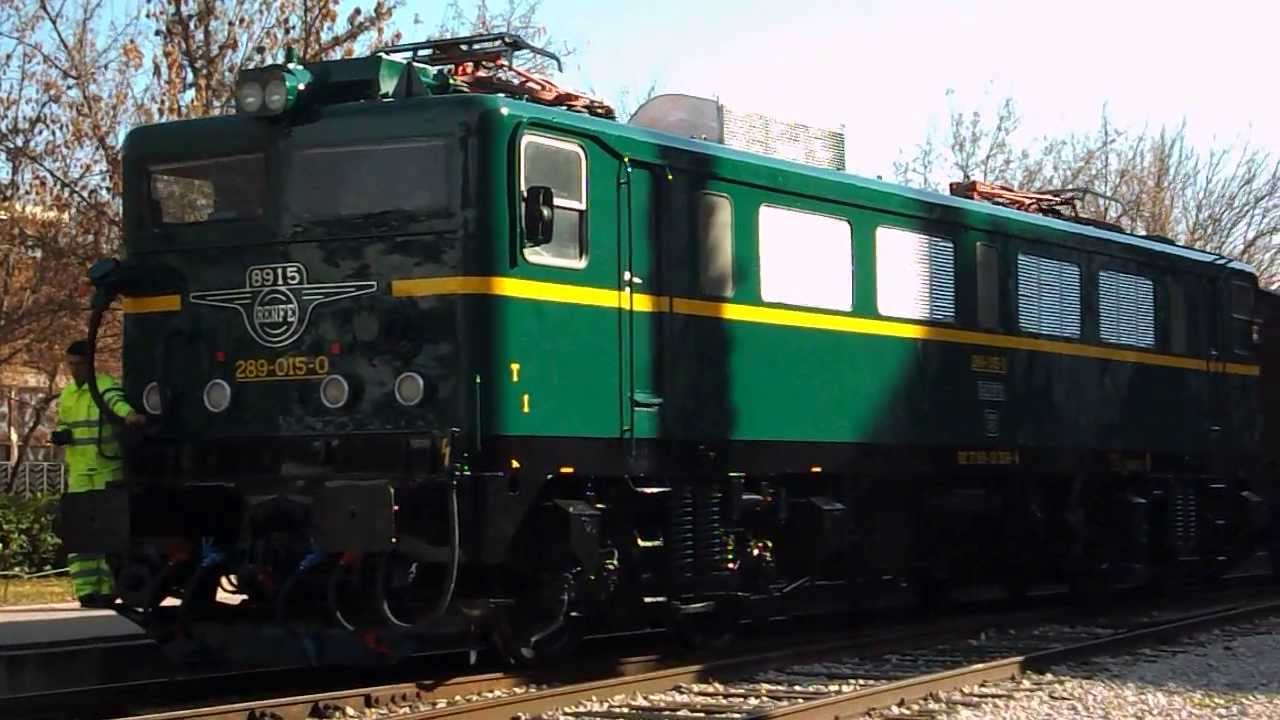 Renfe / FFE - 289.015 con tren de la navidad y 333.407 en el museo de ...