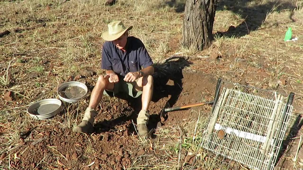 Fossicking for Moonstone , Queensland Australia. - YouTube