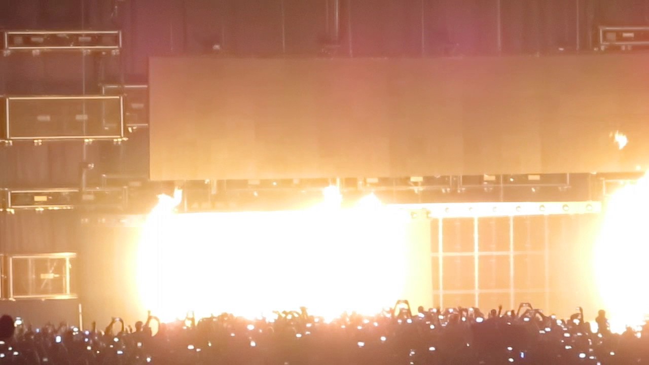 Undertaker Royal Rumble Entrance - YouTube