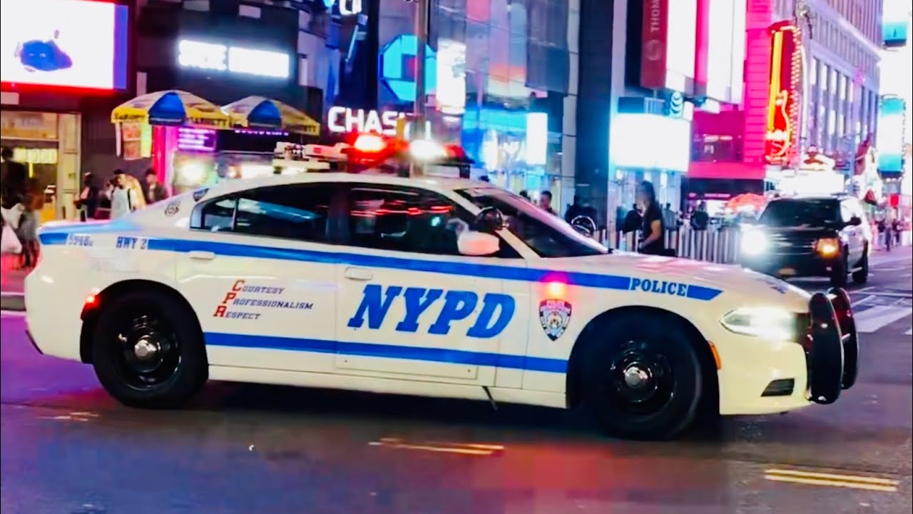 *{ DOUBLE LOAD }* NYPD HIGHWAY PATROL ESCORTING MASSIVE STEEL FIXTURES ...