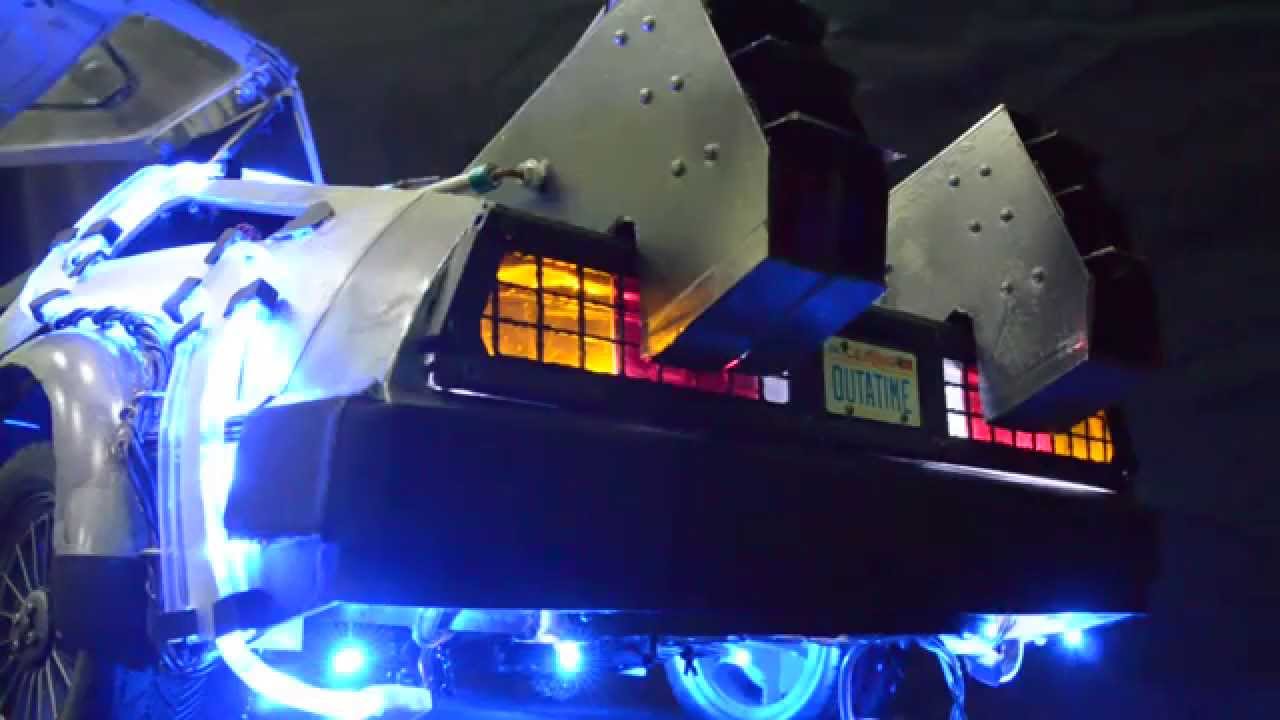 Back to the future 1:6 Time Machine & Marty - YouTube