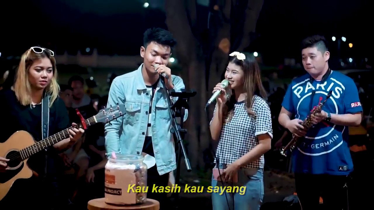 TAK INGIN SENDIRI - DIAN PISESHA LIVE AKUSTIK BY NABILA FT TRISUAKA FT ...