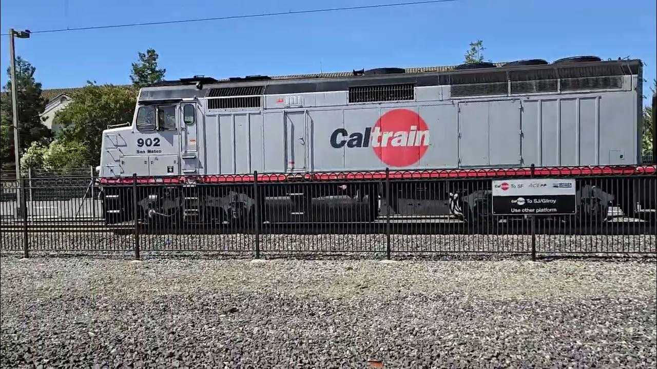 Caltrain JPBX #902 EMD F40PH-2 leading Limited #504 at Santa Clara Station #caltrain - YouTube