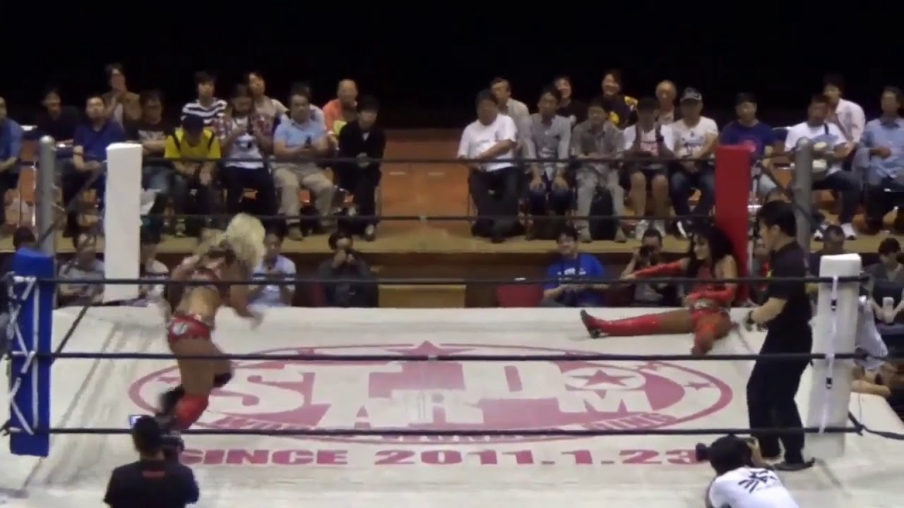 Toni Storm hits the hip attack into the fisherman suplex pin combo TSM ...