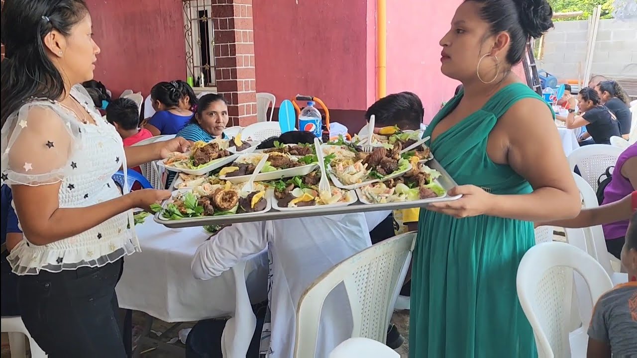 y Al final Asi terminamos de Repartir la Deliciosa Comida😋a Los ...