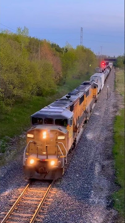 SD60Ms ROARING Up The Hill In Sussex, Wisconsin - YouTube