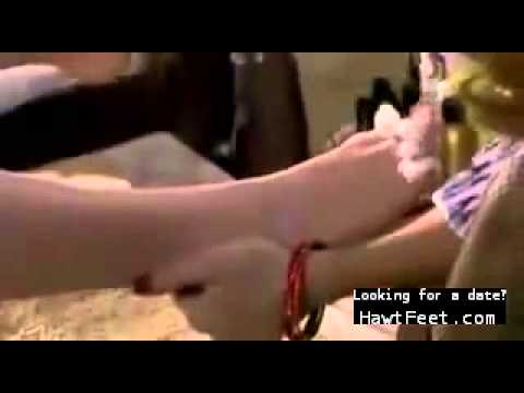 Foot fetish scene - Anne Hathaway in The Princess Diaries (2001)