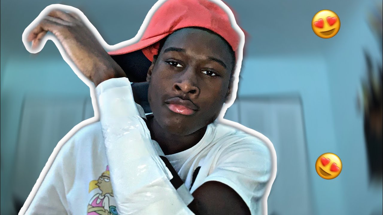 Getting My First Tattoo At 17!! *DIDNT HURT AT ALL!!!* - YouTube