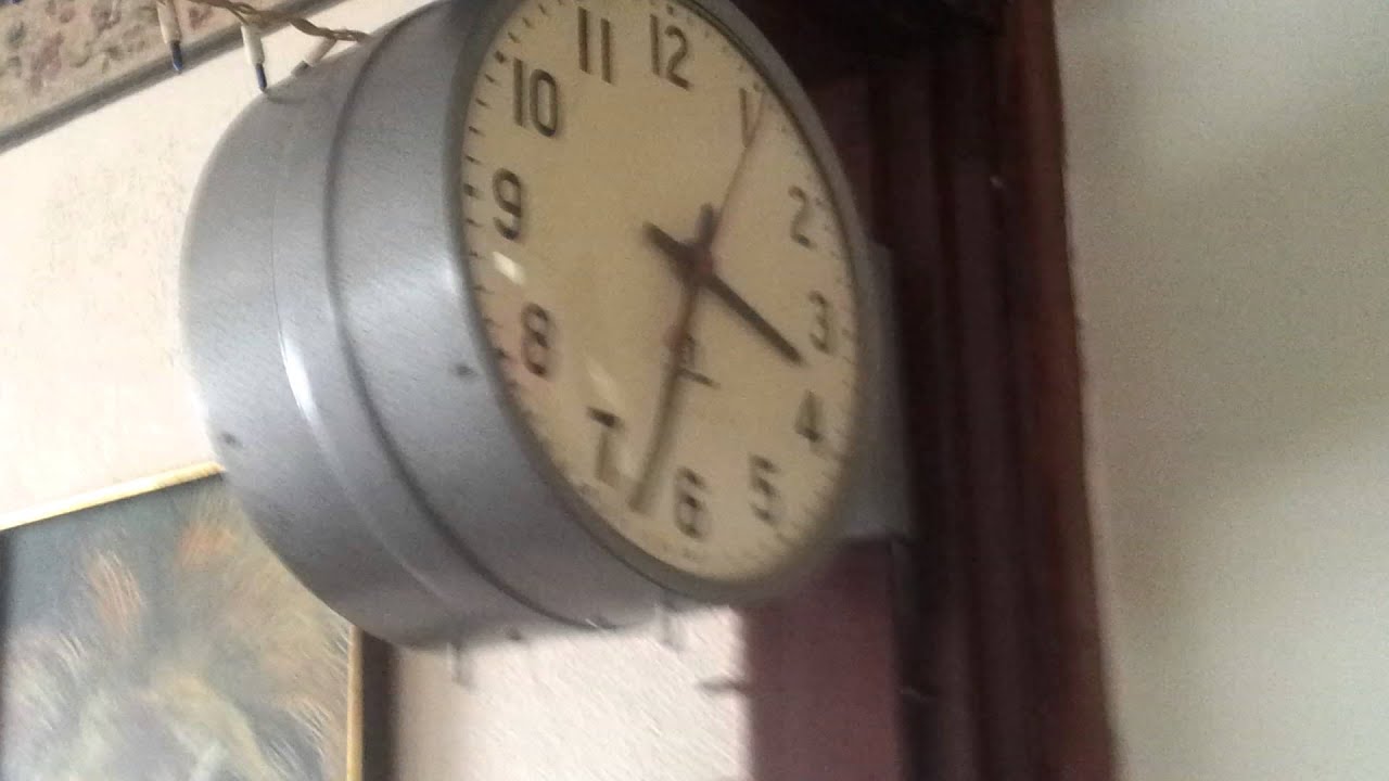 American 2 sided school clock from 1994 in my home today. - YouTube