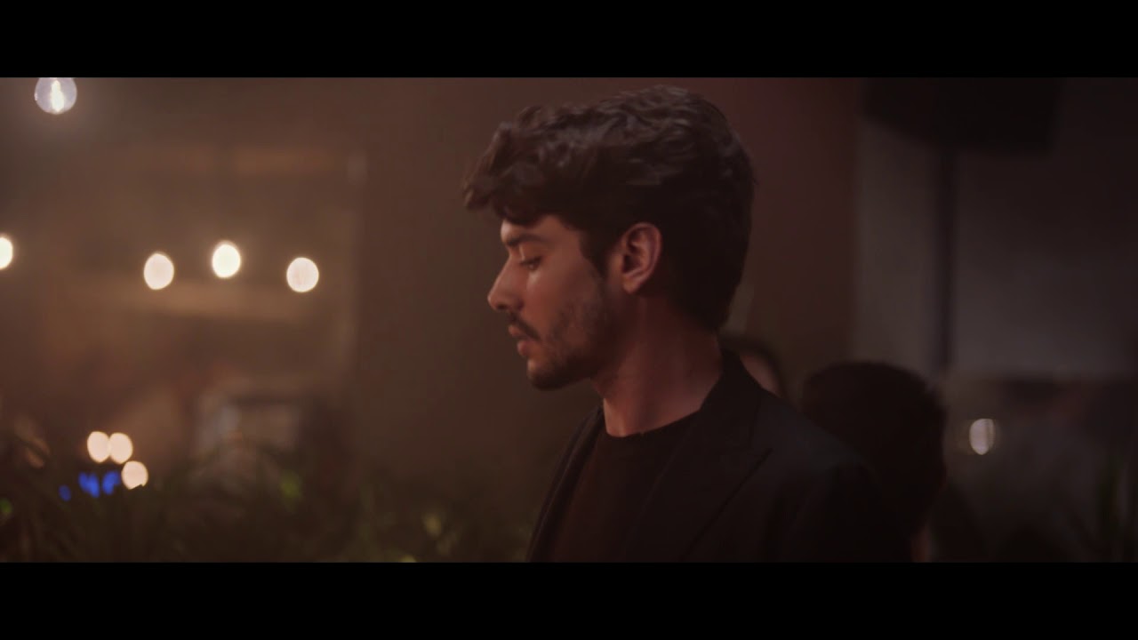 Dilan Çiçek Deniz ile Avon Metalik Mat Ruj'ları Keşfet! - YouTube