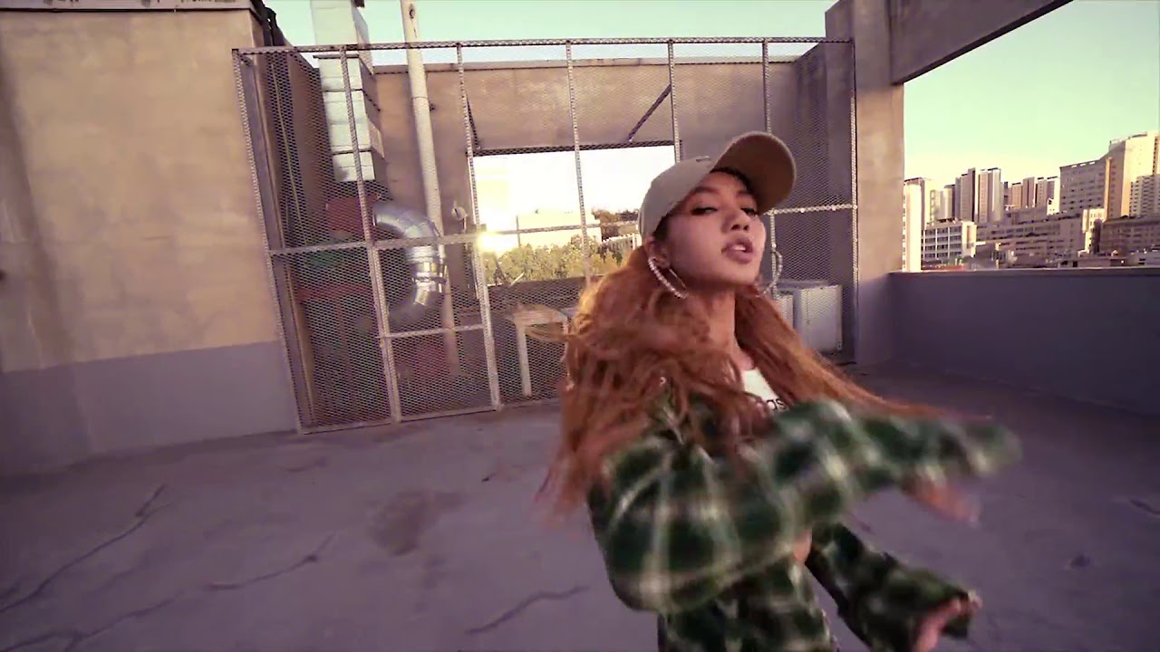 How cool Lisa BLACKPINK??? - YouTube