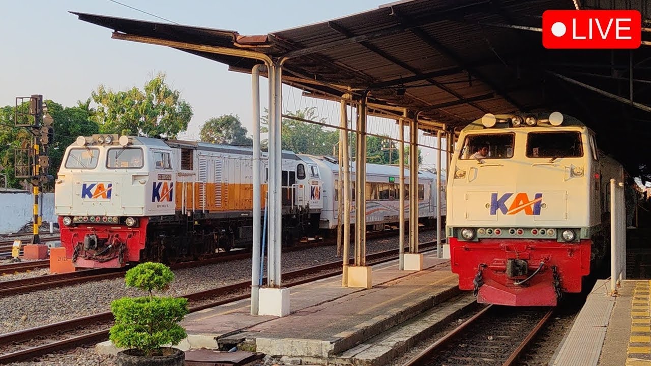 🔴 RAMAINYA KERETA API SIANG STASIUN TERSIBUK SEMARANG ! Naik Kereta ...