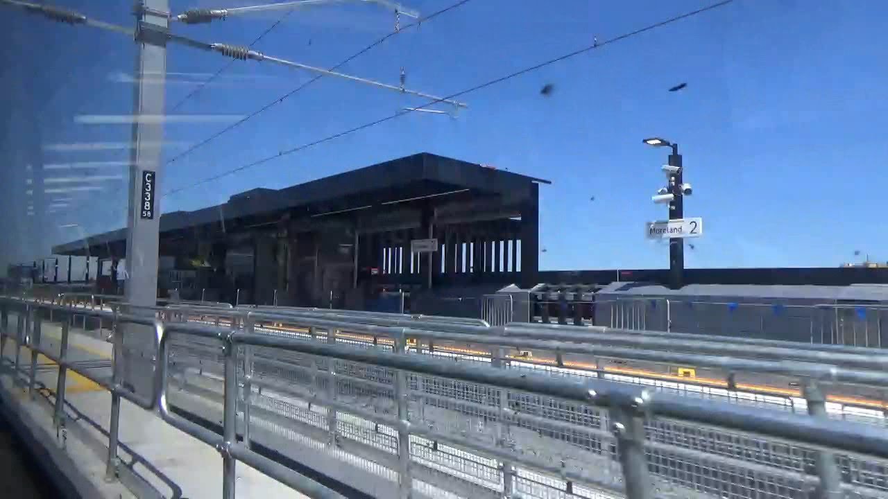 A trip on the Upfield Line's Skyrail (Melbourne Railway Vlog 138) - YouTube