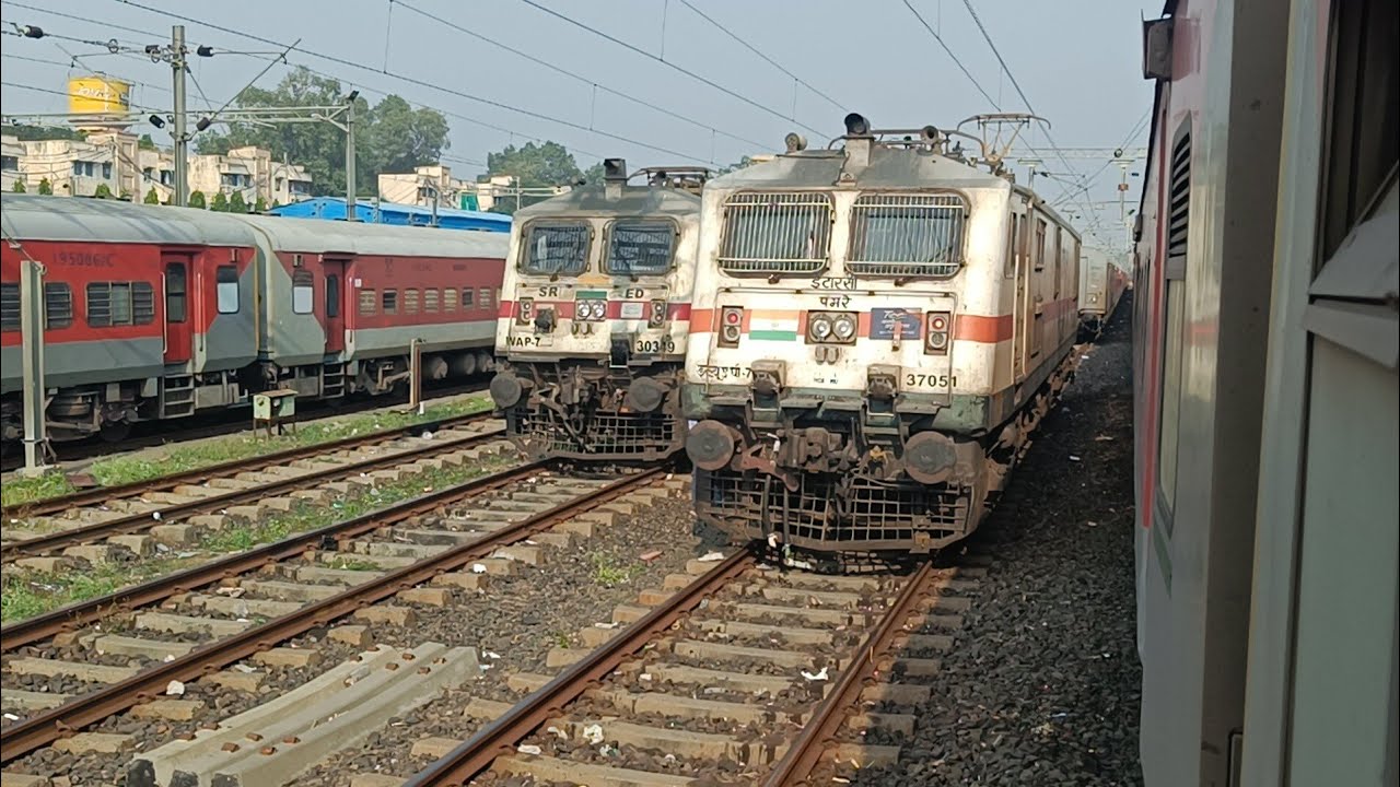Mumbai Banaras Super Fast Express Arrival and Departure from Jabalpur ...