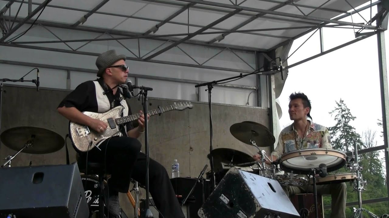 Bo Weavil "Can't Sleep At Night" (Le Buis Blues Festival 2013) - YouTube