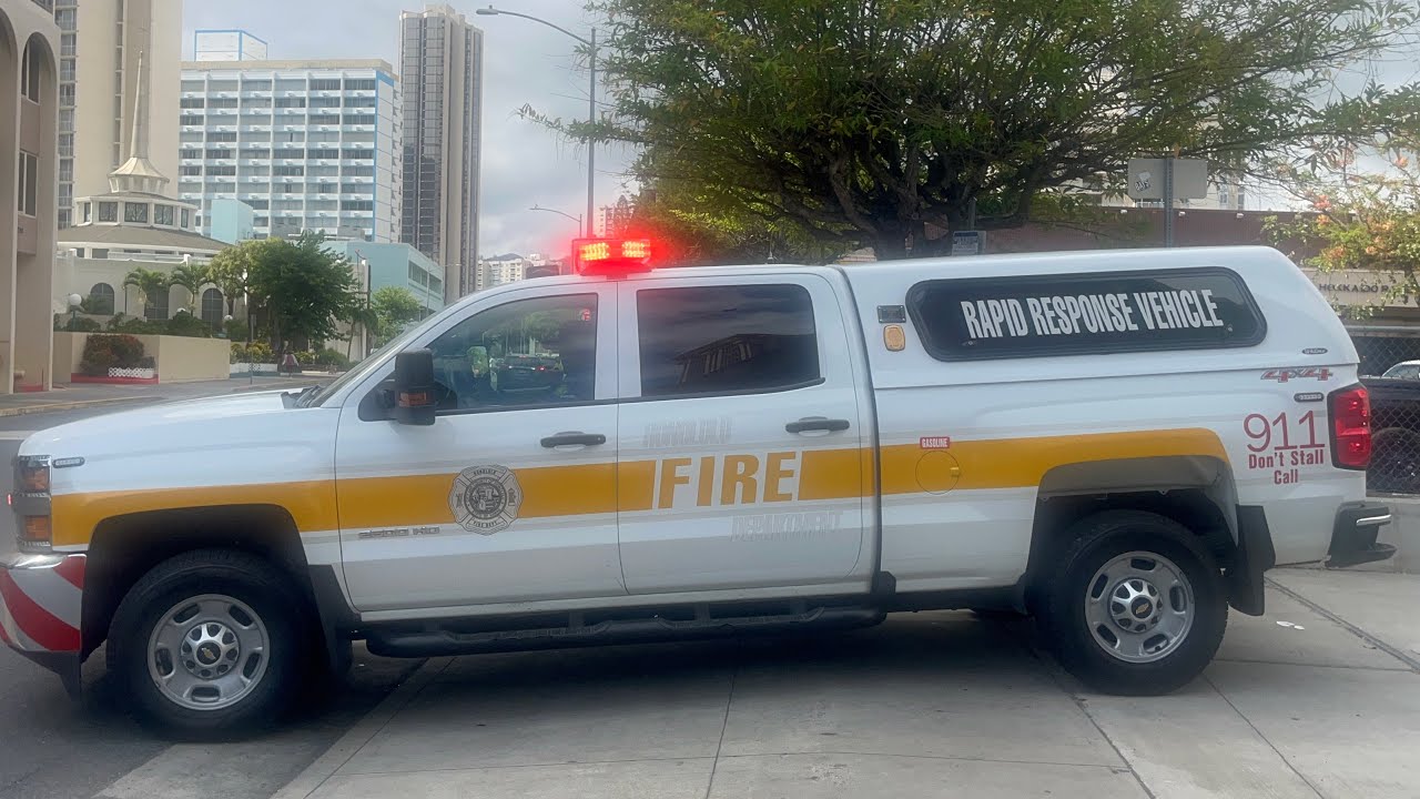 Honolulu fire department RRV 2 responding - YouTube