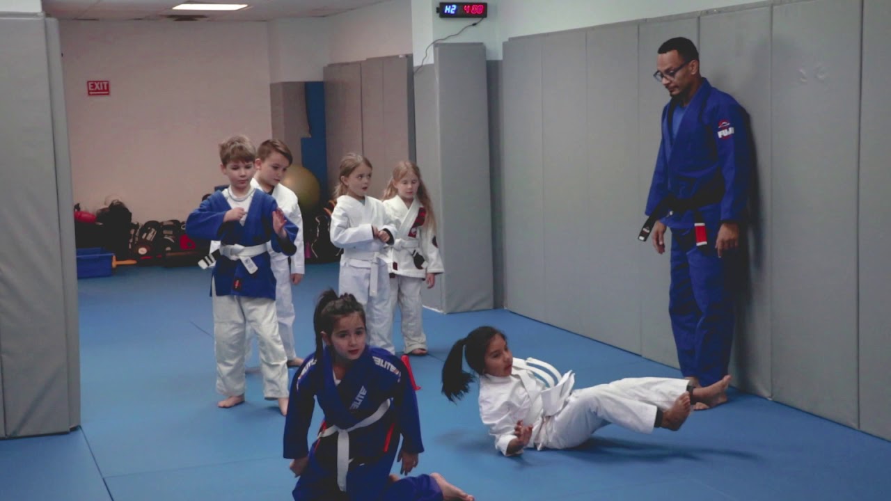 @JiuJitsuNYC Kids Class - Front Rolls - YouTube