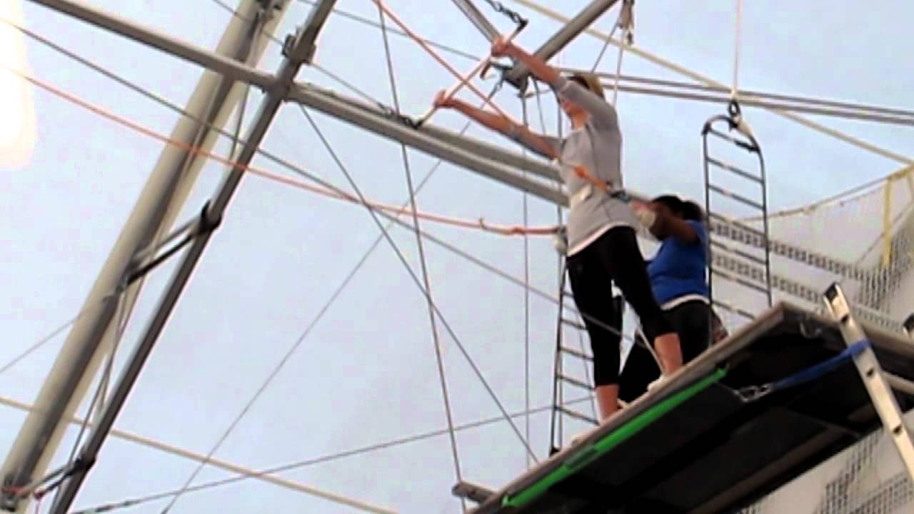 Peiper's flying trapeze catch - YouTube