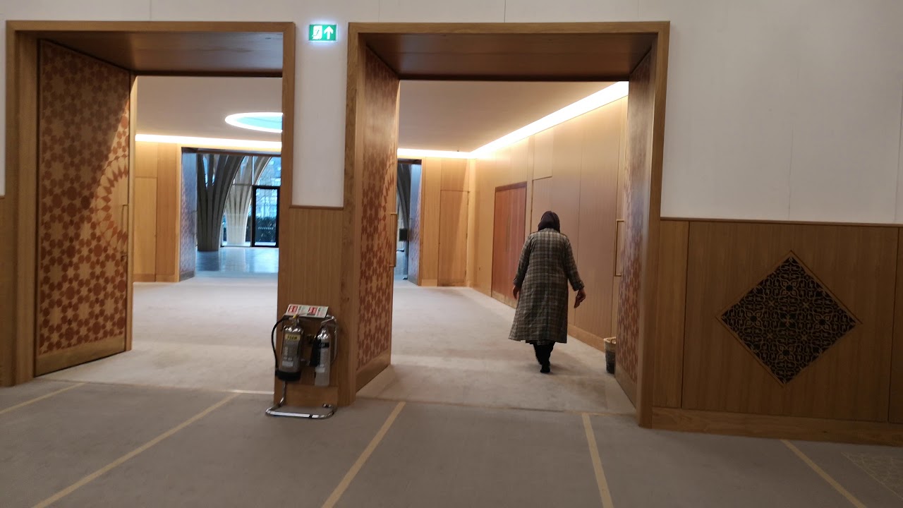 Tour of the new Cambridge Central Mosque 08 December 2019 - YouTube