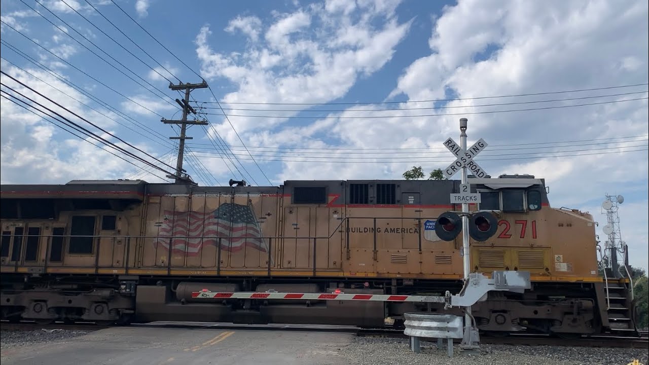 UP 5271 AutoStack Train With Mid-DPU West - 20th Street Railroad Crossing, Sacramento CA - YouTube