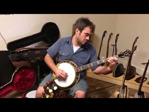 Noam Pikelny playing the Wade Mainer at Banjo Warehouse - YouTube