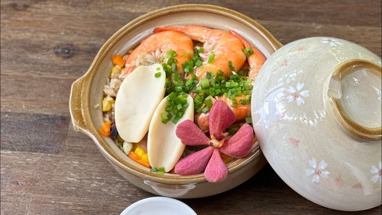 Seafood claypot rice 🍚 #cooking #homemade #singaporefood - YouTube