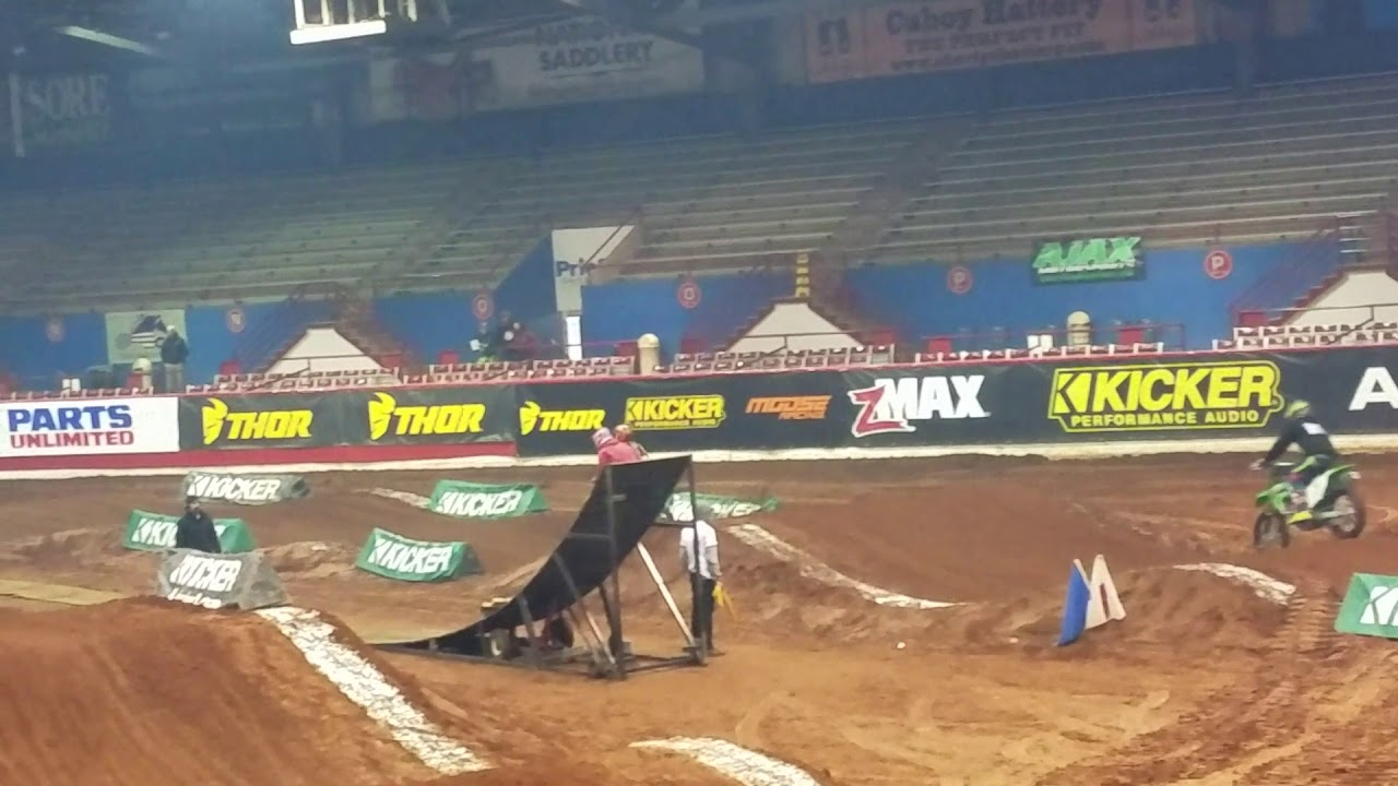 Lazy E - arenacross jan 2019 - YouTube