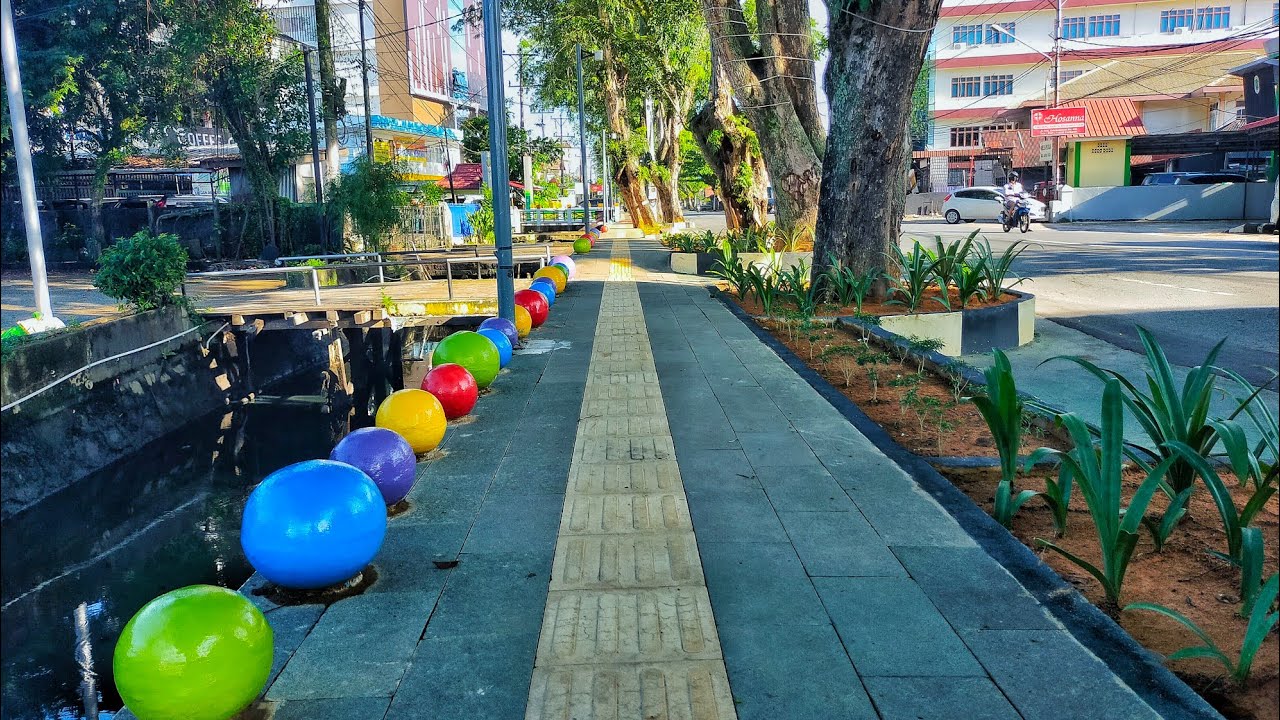 Jalan Merdeka Semakin Indah Semenjak Dibangun Jalur Pejalan Kaki ...