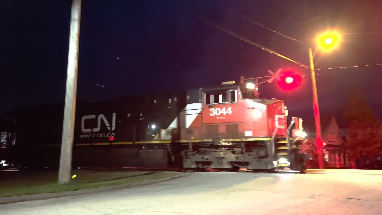 CN 588:NB avec CN 3044 & NS 1816 & 4418 a Desbiens/Qc 20 octobre 2023 - YouTube