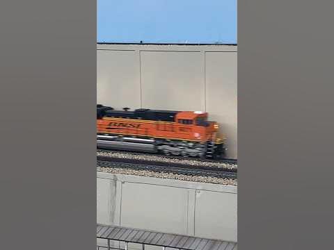 BNSF 9271 on the San Antonio subs #hoscale #modeltrains #texas #fun #funrun #dcc #bnsfrailway # ...