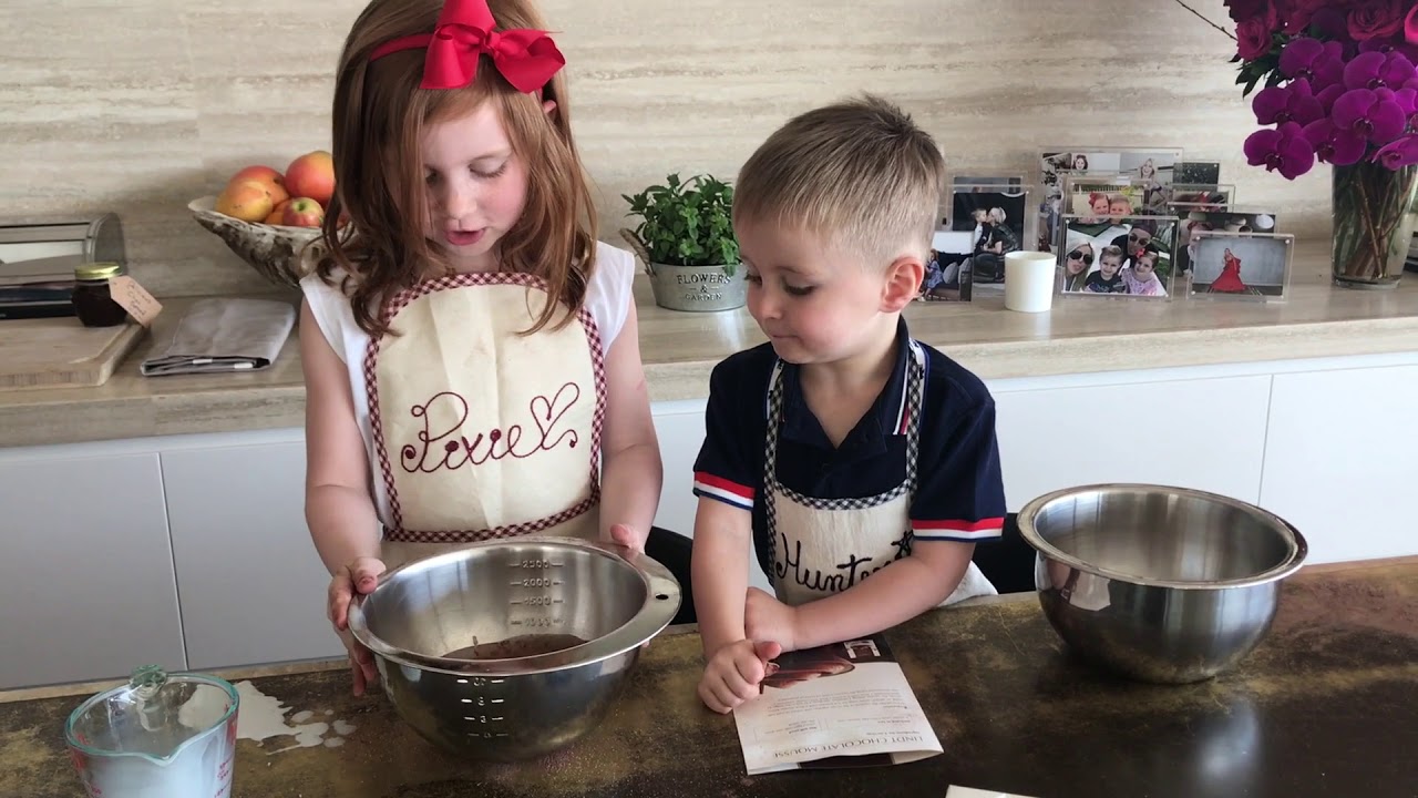 Pixie & Hunter Whip Up a Chocolate Mousse with Lindt - YouTube