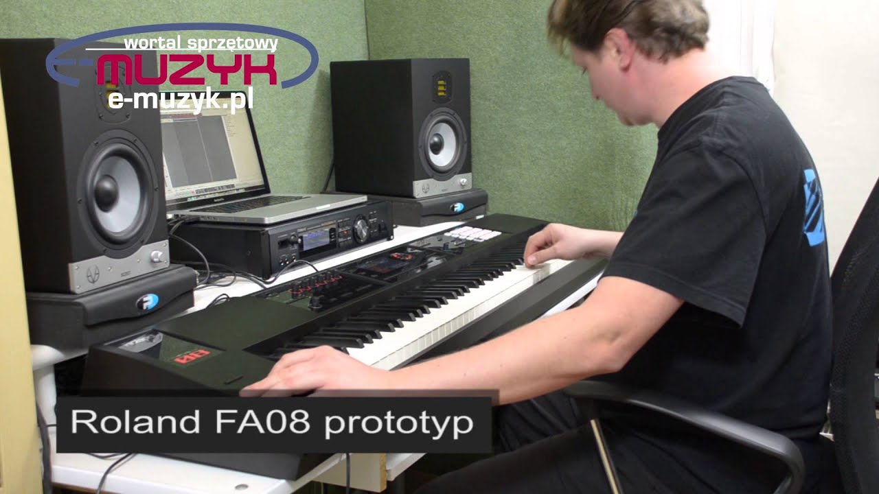 Roland FA08 demo - sampler i loop sequencer w akcji - YouTube
