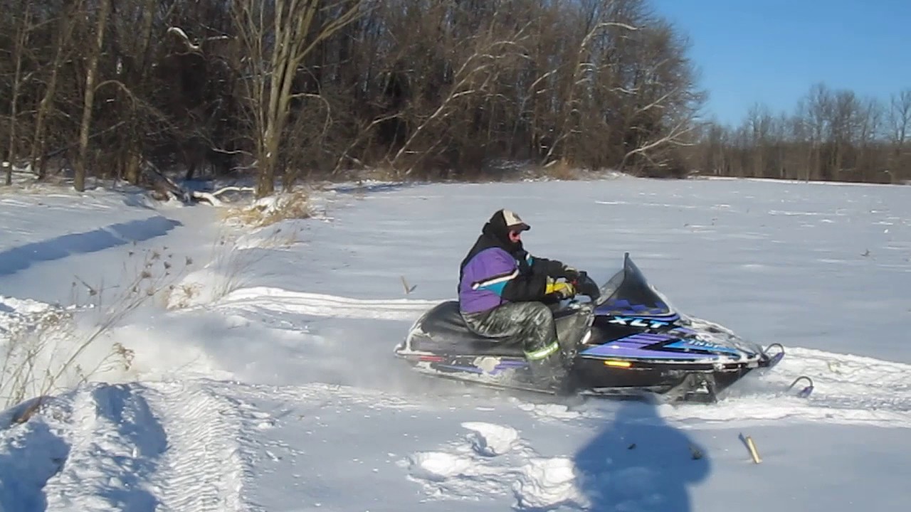 Polaris xlt 600 snowmobile - YouTube