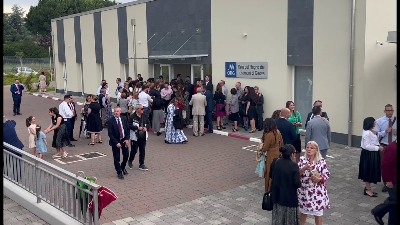 Pozzuoli. A Monteruscello il nuovo complesso dei Testimoni di Geova: è ...