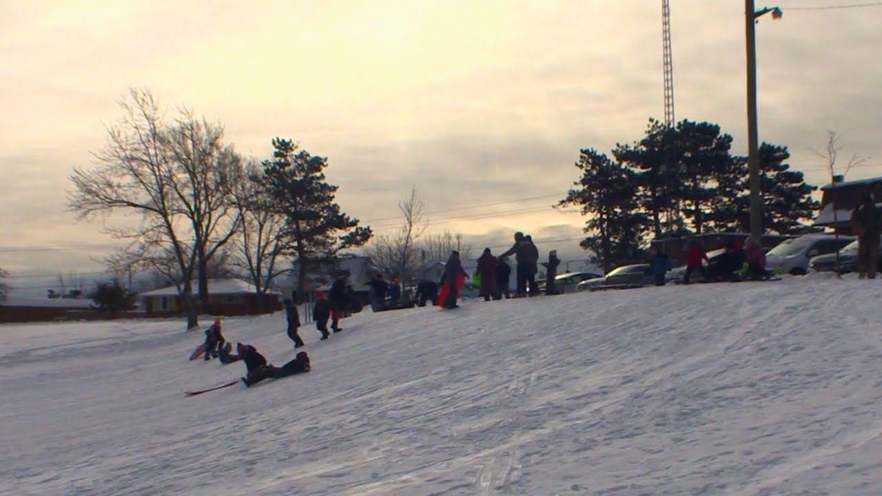 Fort Erie residents embrace winter weather following snow squall - YouTube